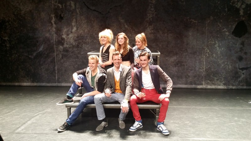 Afblijven - een voorstelling met vallen en opstaan • musicaljournaal