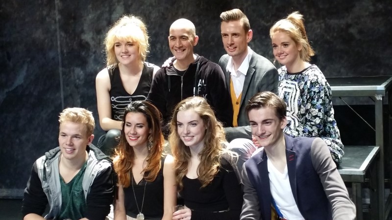 Afblijven - een voorstelling met vallen en opstaan • musicaljournaal